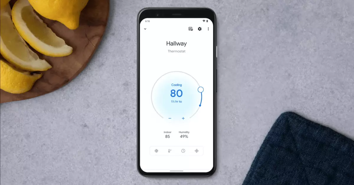 Google montras kiel Nest Thermostat integras kun la Hejma apo