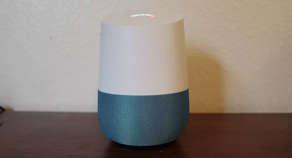 Google Home 评论：一个坚实的开端，但还不如它的 Echo 大敌 [视频]