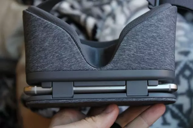 მიმოხილვა: Google's Daydream View არის ჩვეულებრივი VR უკეთ შესრულებული თამაშის შემცვლელი კონტროლერის საშუალებით