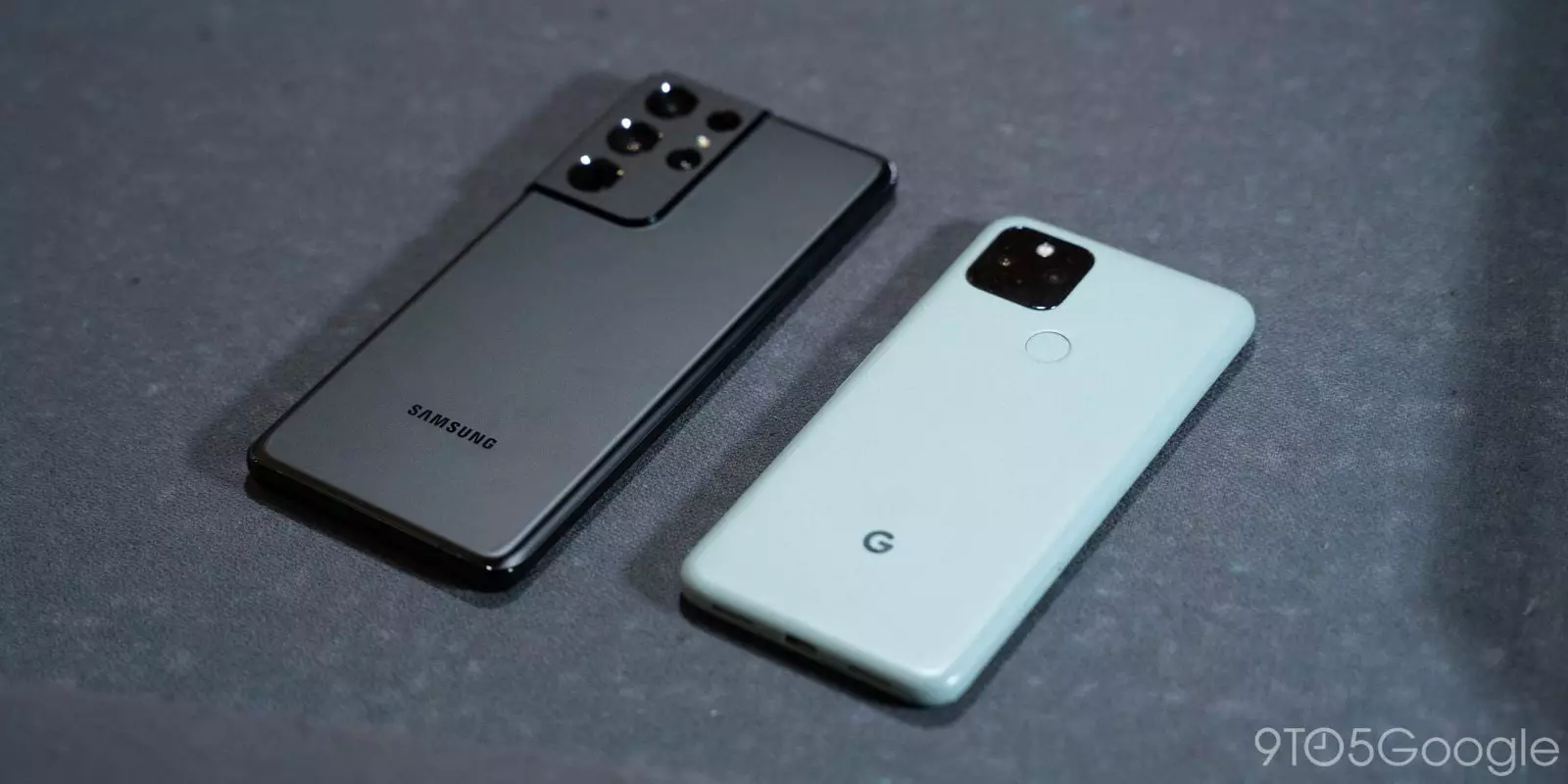 Samsung Galaxy S21 Ultra மற்றும் Pixel 5 பக்கவாட்டில்