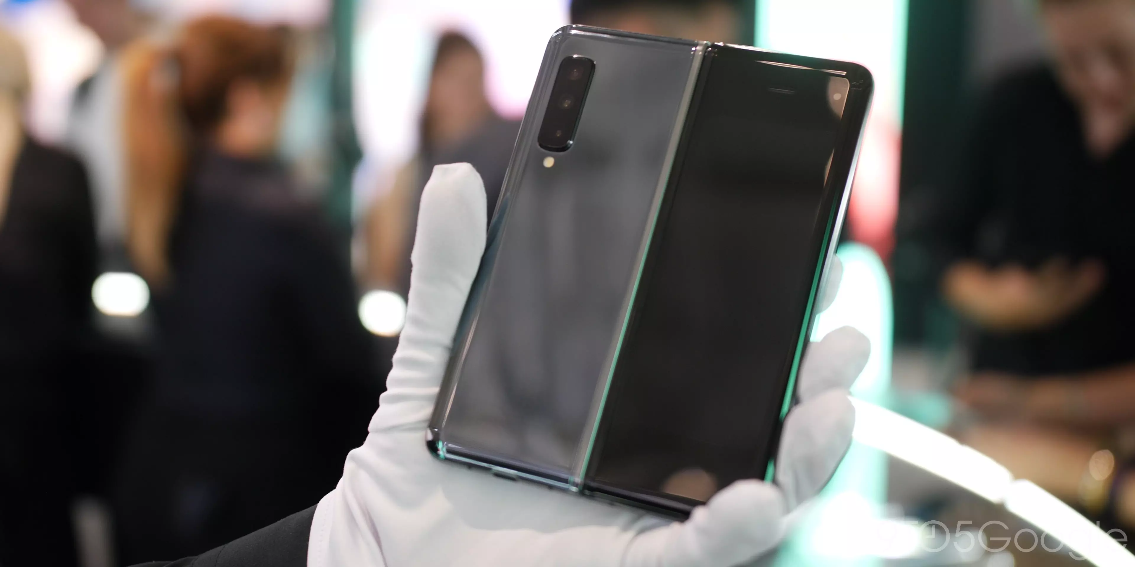 Galaxy Fold vélbúnaður og hönnun