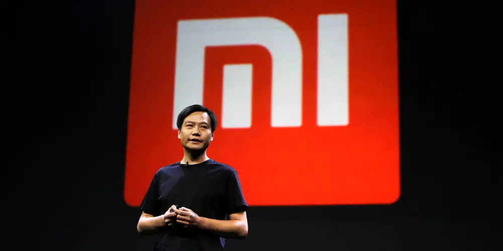 Lei Jun, Gründer und CEO des chinesischen Mobilfunkunternehmens Xiaomi, spricht bei einer Einführungszeremonie des Xiaomi Phone 4 in Peking am 22. Juli 2014. Chinas Xiaomi stellte am Dienstag sein neues Flaggschiff-Smartphone Mi 4 vor, das direkt auf den von Premium-Handys dominierten Markt abzielt von Apple Inc und Samsung Electronics Co Ltd. REUTERS/Jason Lee (CHINA – Tags: BUSINESS TELECOMS WISSENSCHAFT TECHNOLOGIE LOGO) – RTR3ZN52