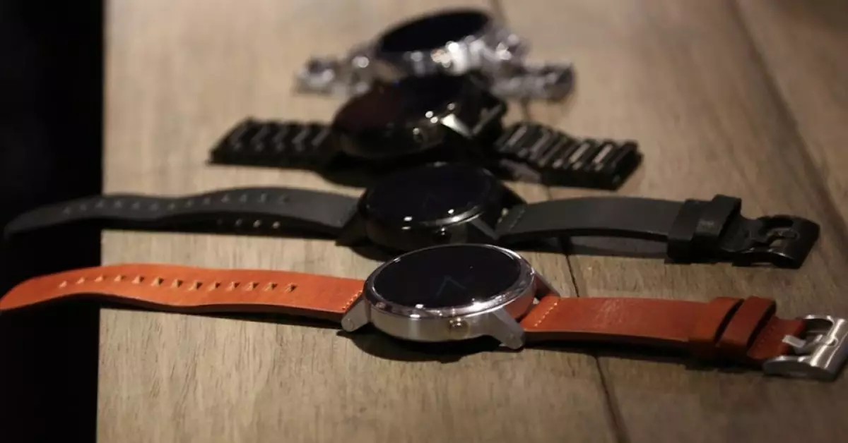 İkinci nesil Moto 360 resmileştirildi: İki boyut, çoklu kayış, Spor model