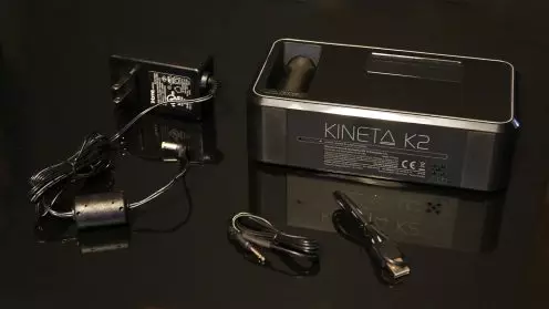 iHome의 Kineta K1 + Kineta K2는 멋진 배터리 팩과 충전기와 매끄러운 Bluetooth 스피커를 결합하여 독점 거래를 제공합니다.