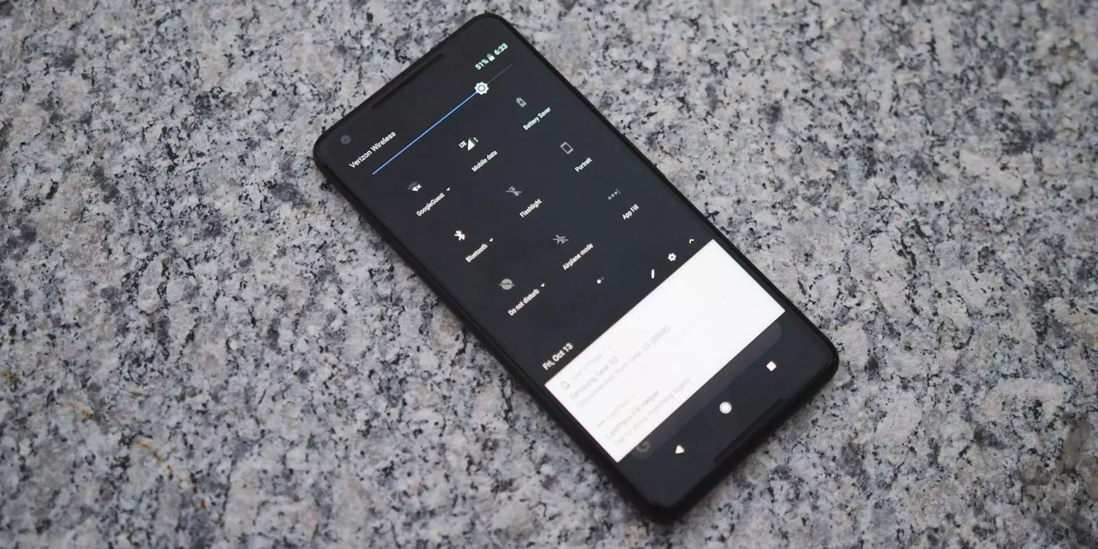 El Google Pixel 2 tiene un tema oscuro cuando cambias de fondo de pantalla 28166_1