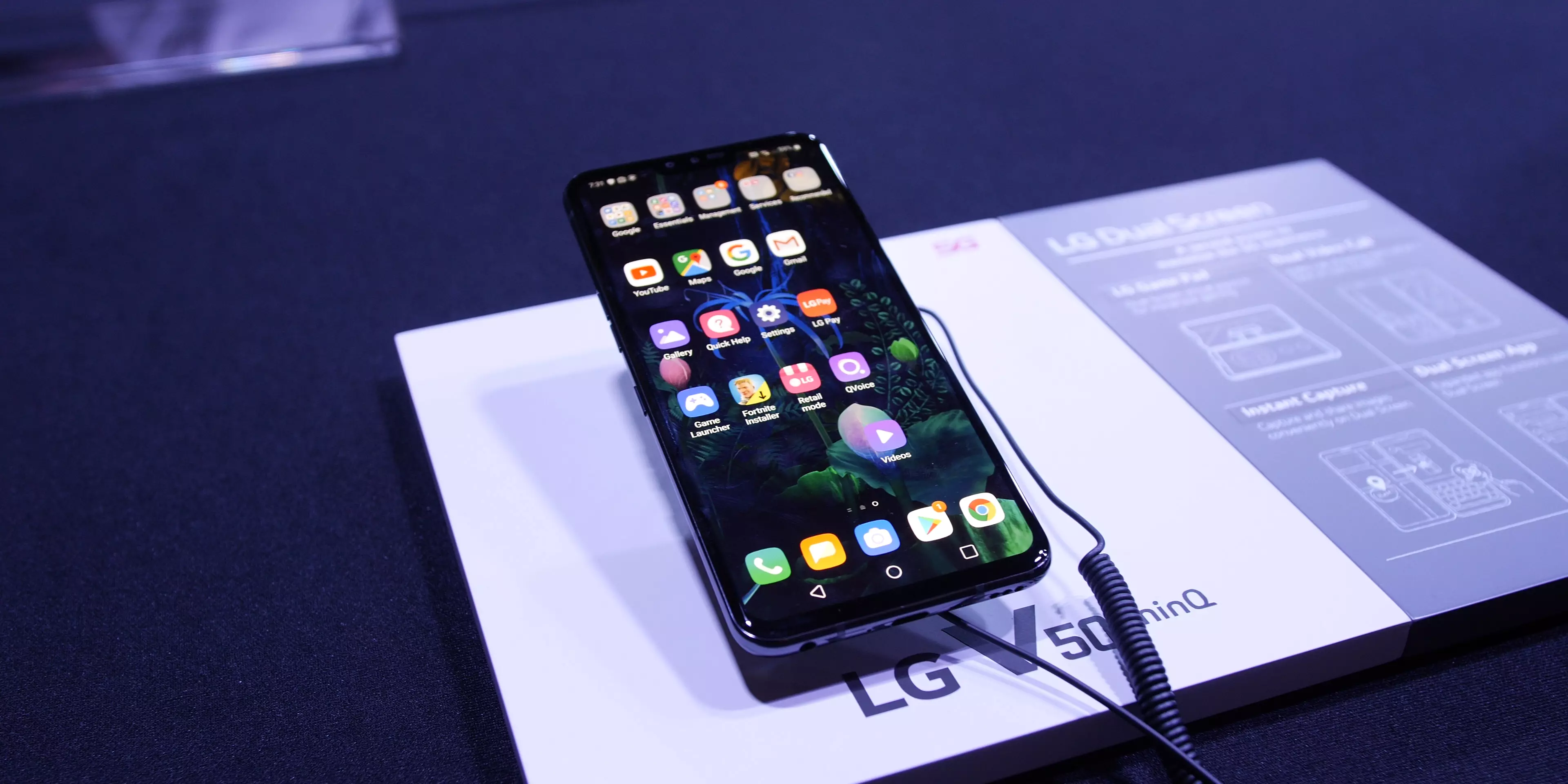 LG V50 ThinQ Дизайн және аппараттық құрал