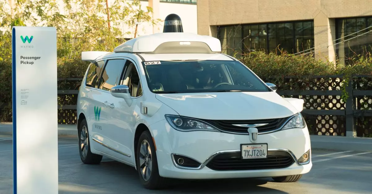 Waymo सिमुलेशन से पता चलता है कि इसकी कारें क्रैश को कैसे संभालेंगी