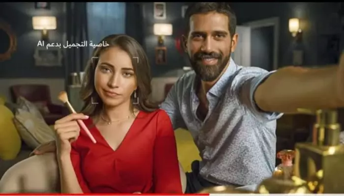 Huawei di reklama nû de li şûna kameraya xweya selfie-yê DSLR-ê bi kar tîne 43596_3