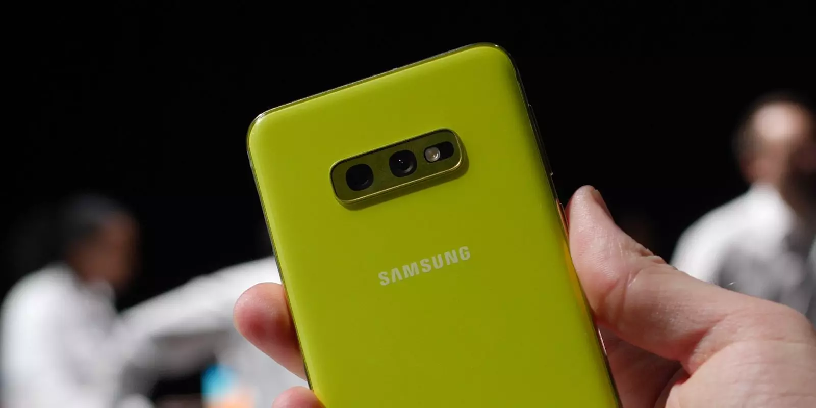 Къде да поръчате предварително Samsung Galaxy S10e в САЩ 50133_1