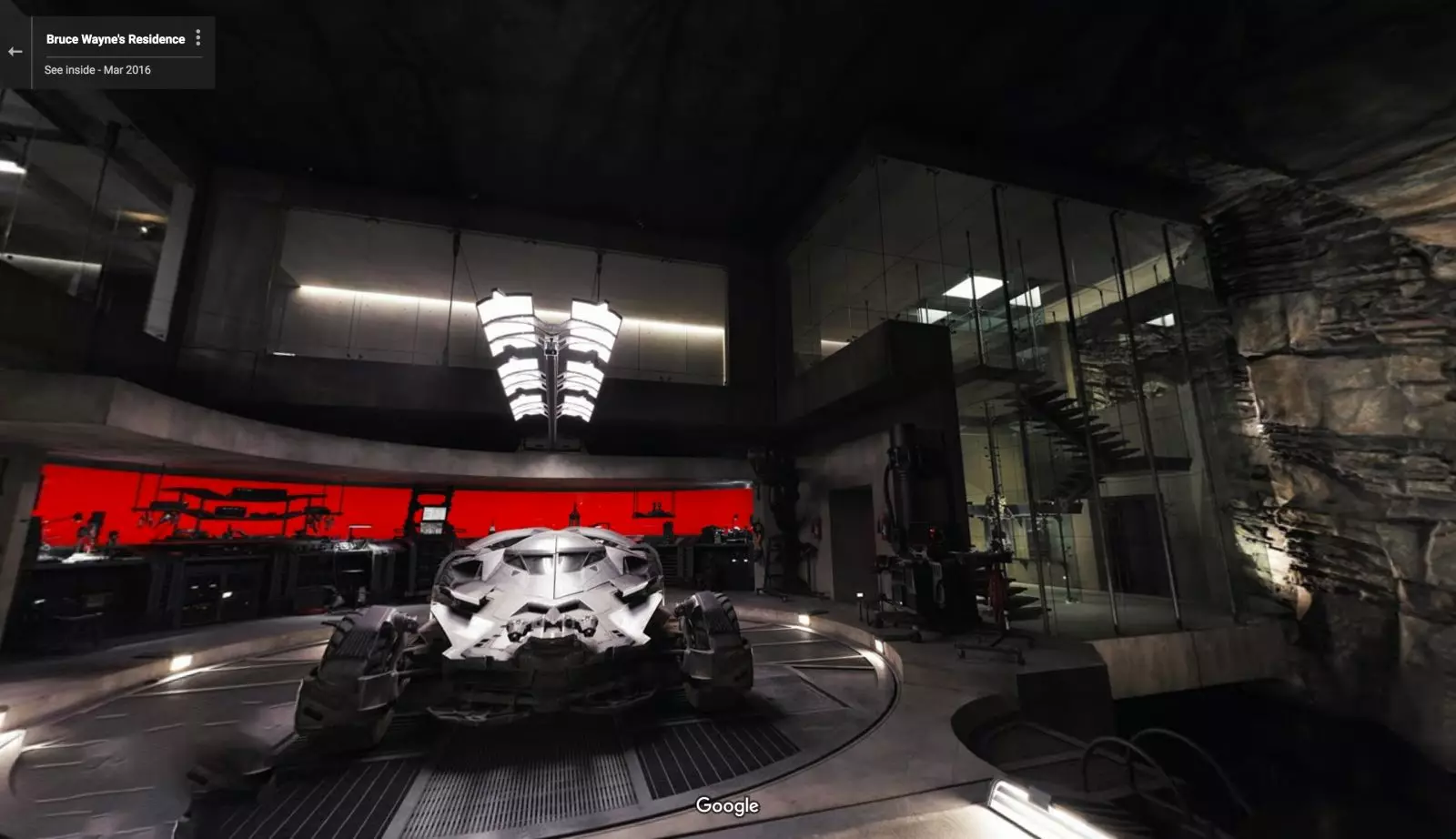 Forgesu la filmon — vidu la novan Batcave de 'Batman v Superman' en Google Maps 51003_1