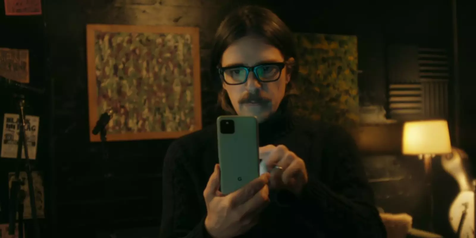 Jaunajā Weezer mūzikas videoklipā noteikti ir daudz Pixel 5 ierīču 5222_1