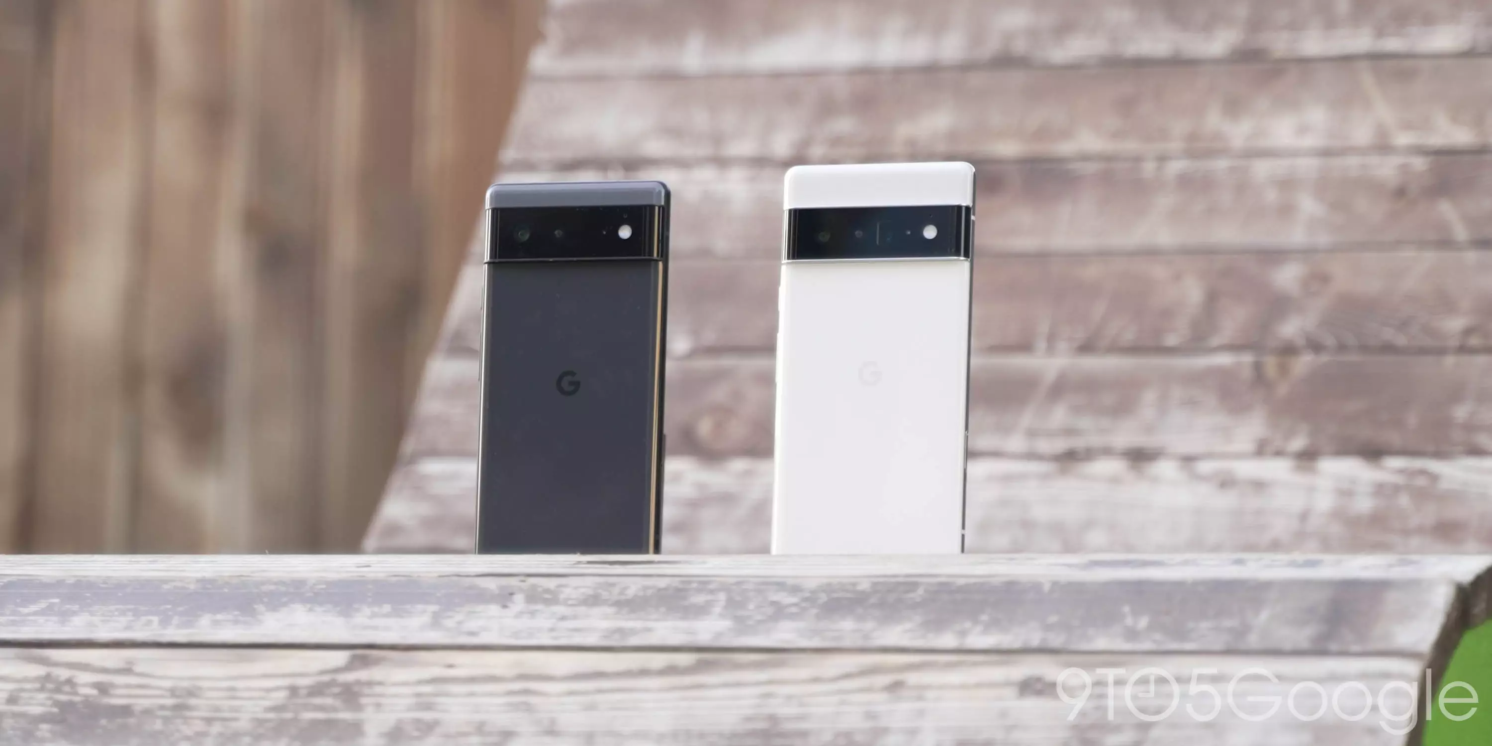 Pixel 6 en 6 Pro-modellen side-by-side