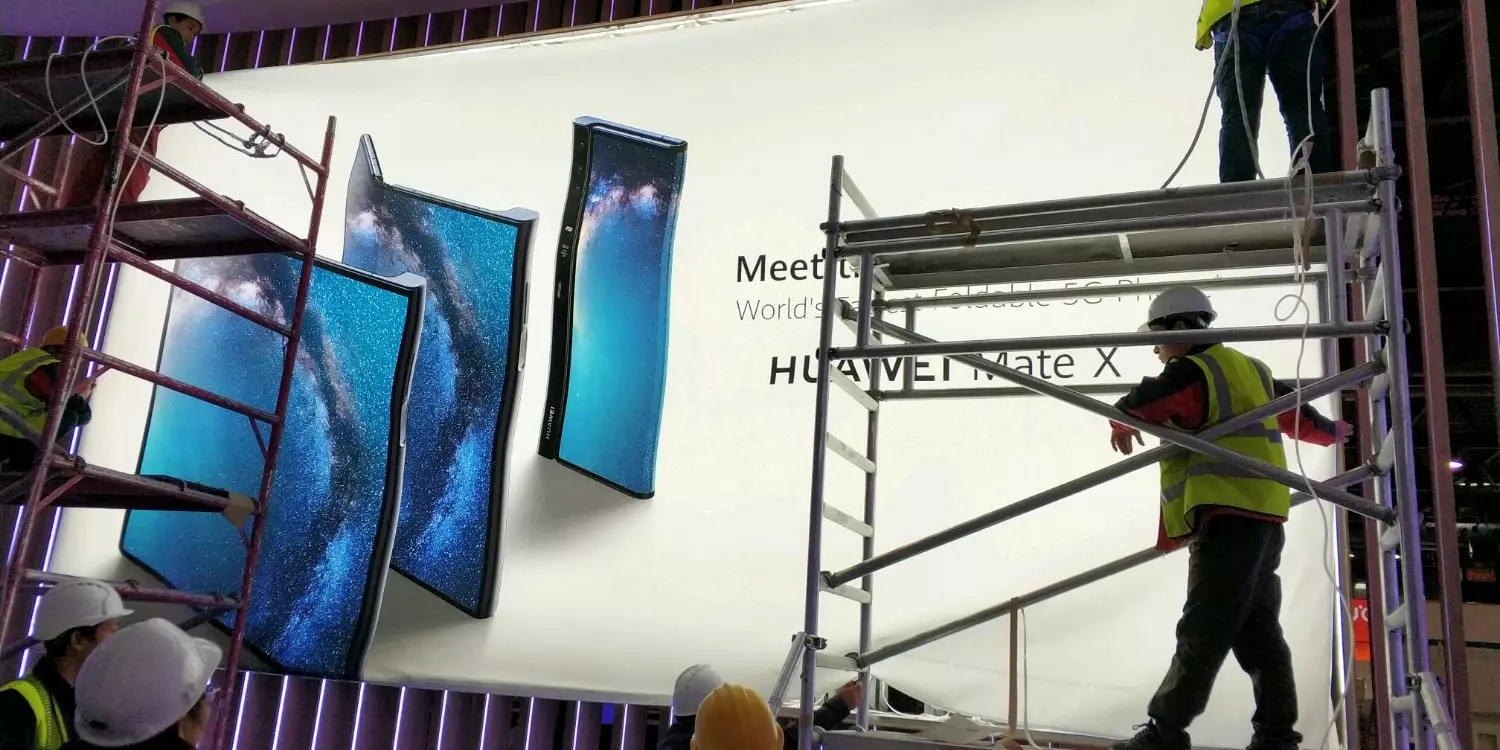 O le 'Huawei Mate X' telefoni feavea'i e tafe a'o le'i tatalaina 55697_1