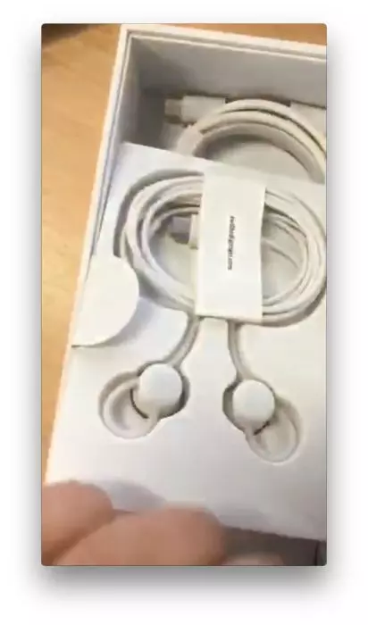 Google Pixel 3 XL qutudan çıxarılarkən sızdı, USB-C Pixel Buds, #teampixel stiker daxildir [Qalereya] 6202_13