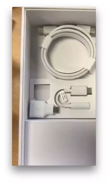 Google Pixel 3 XL qutudan çıxarılarkən sızdı, USB-C Pixel Buds, #teampixel stiker daxildir [Qalereya] 6202_15