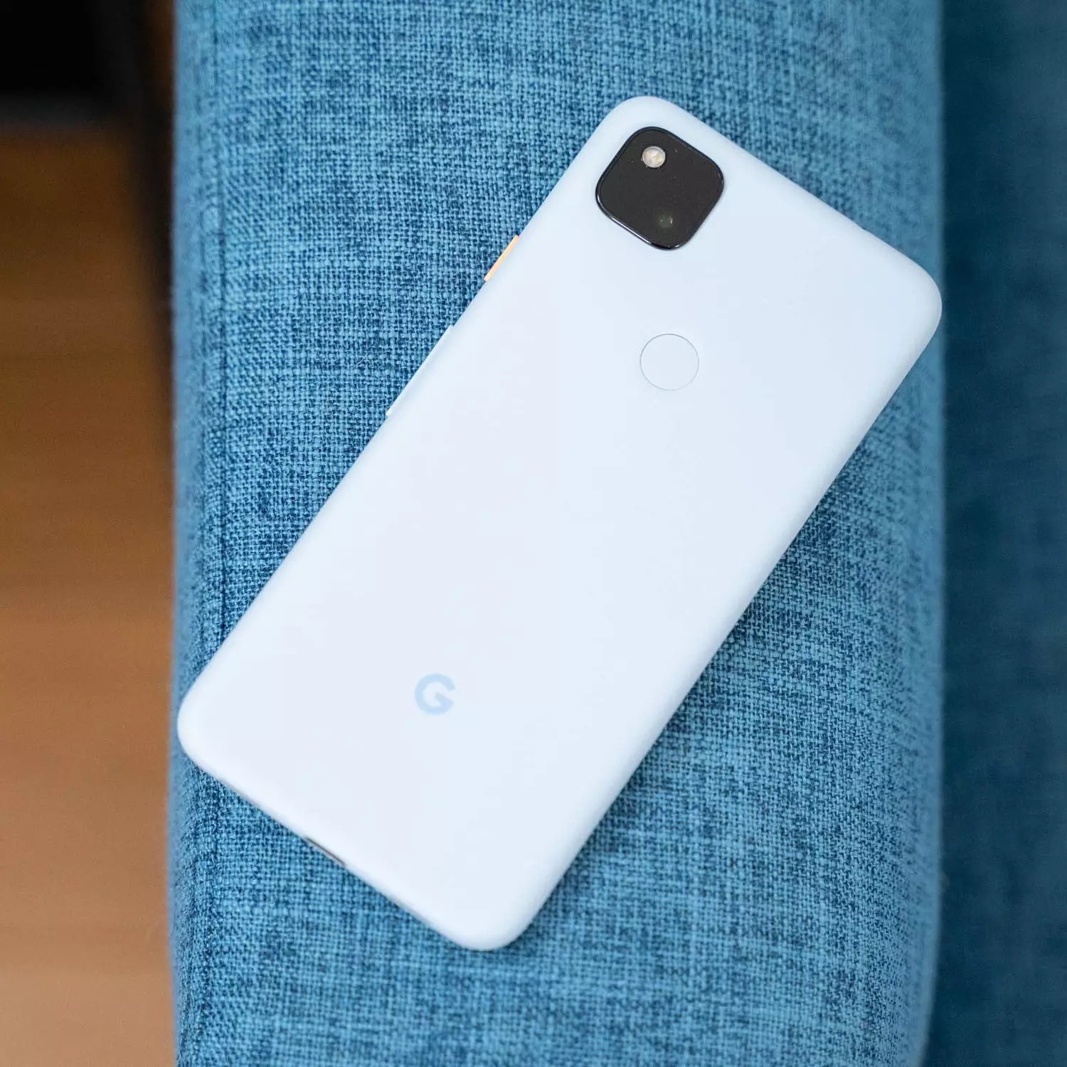 Pixel 4a 'Barely Blue' 具有柔和的緞面效果 6644_4