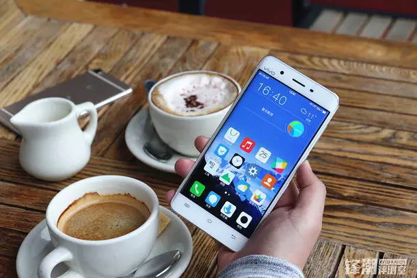 Vivo Xplay 5 Elite ialah telefon pintar Android 6GB RAM pertama di dunia yang dilengkapi 70710_5