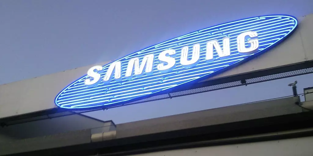 “Samsung” 2015-nji ýylyň 4-nji çärýeginde görkezme berdi, geçen ýyl bilen deňeşdirilende 15% girdeji gazandy 7496_1