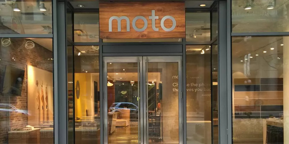 “Motorola” şu hepde Çikagoda ilkinji kerpiçden ýasalan “butik” dükanyny açdy 7506_1