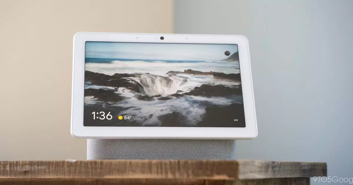 Google Smart Displays menampilkan tanggal pada tayangan slide foto